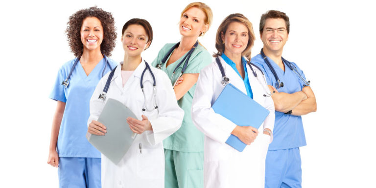 Les blouses blanches, les indispensables en milieu médical - FairWeb